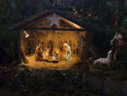 How to Make a DIY Nativity Scene from Recycled Objects - Decor Tips