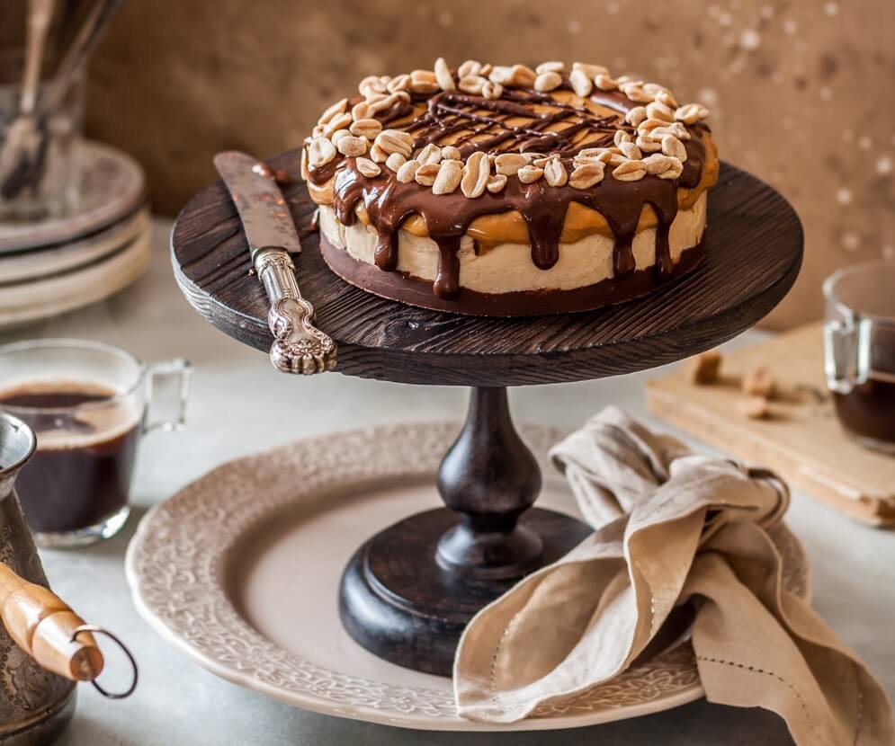 How to Choose the Perfect Cake Stand - Decor Tips