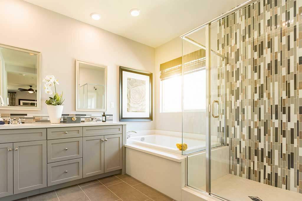 Ideas to create a contrasting wall in your bathroom
