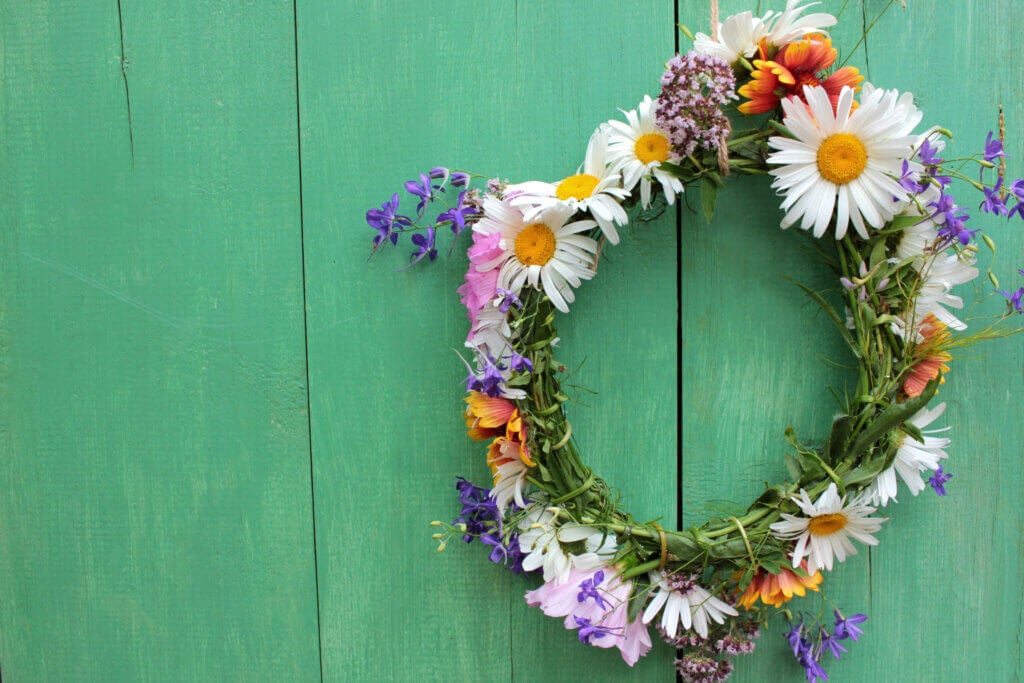 Using Floral Crowns: A Romantic Trend